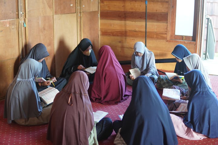 Bantu Makan Santri Yatim Dhuafa Penghafal Al Quran Bareng Abi Amir