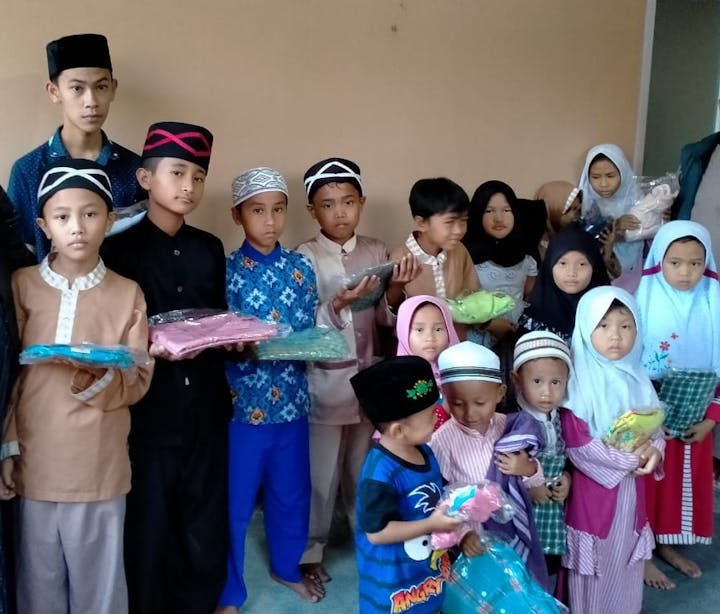 SEDEKAH SHUBUH Terbangkan doa doamu menembus langit SEDEKAH SHUBUH Terbangkan doa doamu menembus langit