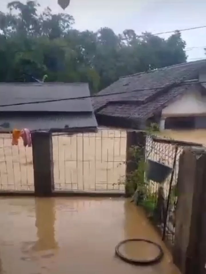 Darurat! Bantu Korban Banjir Bandang dan Tanah Longsor Sukabumi!