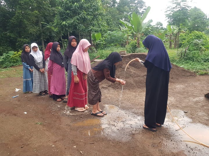 WAKAF SUMUR, Bangun Sarana Wudhu Santri Yatim Panti Asuhan