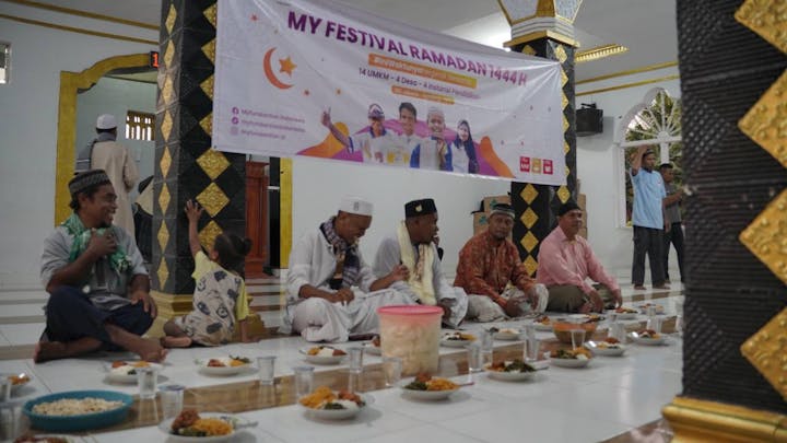 Berbagi Paket Berbuka Untuk Anak Yatim & Dhuafa