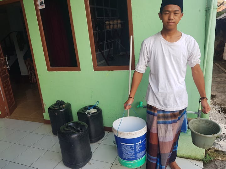 WAKAF SUMUR, Wujudkan Sarana Air Bersih Santri Yatim