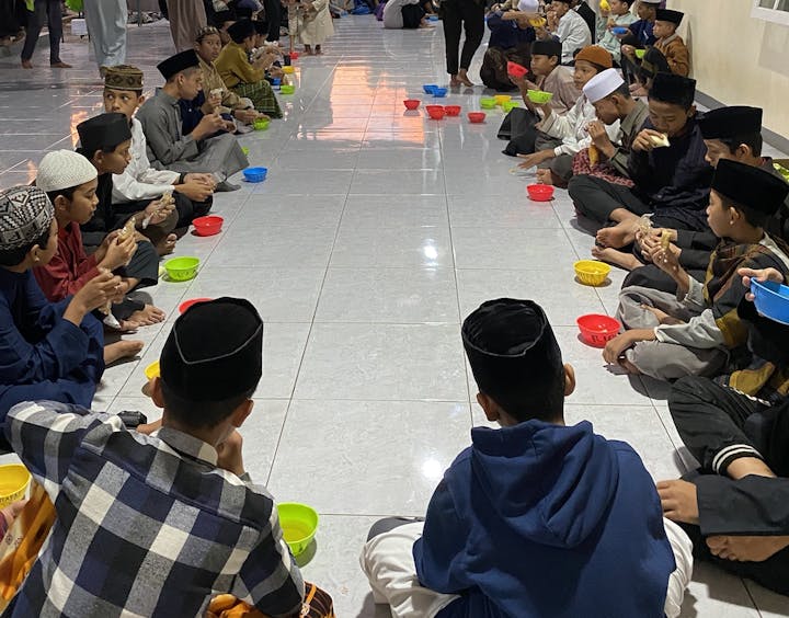 PAHALA MENGALIR DERAS, DENGAN SEBUTIR BERAS - PENUHI KEBUTUHAN BERAS ...