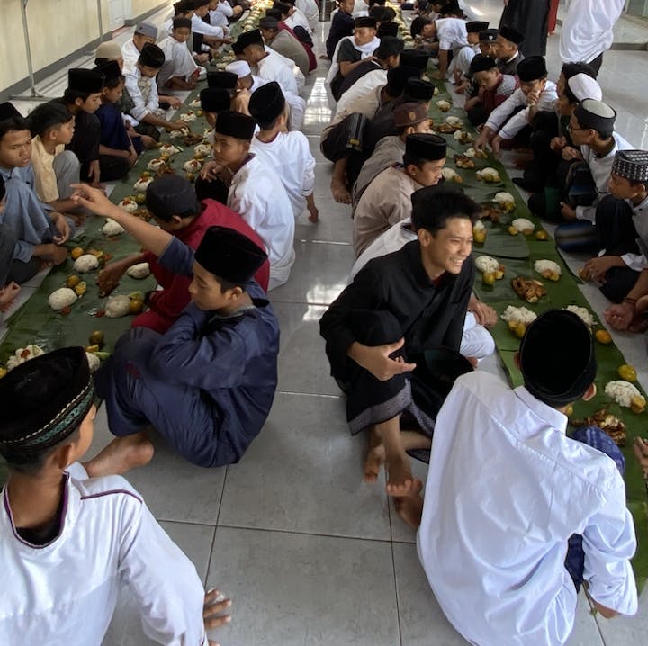 PAHALA MENGALIR DERAS, DENGAN SEBUTIR BERAS - PENUHI KEBUTUHAN BERAS ...