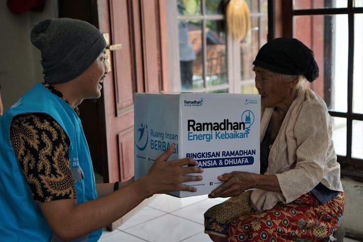 Bingkisan Ramadhan Untuk Lansia Dhuafa